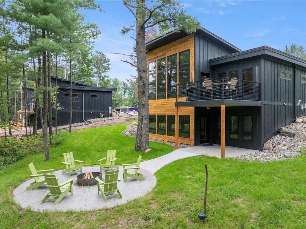 Woodsmoke Cabins - Quarterdeck Resort